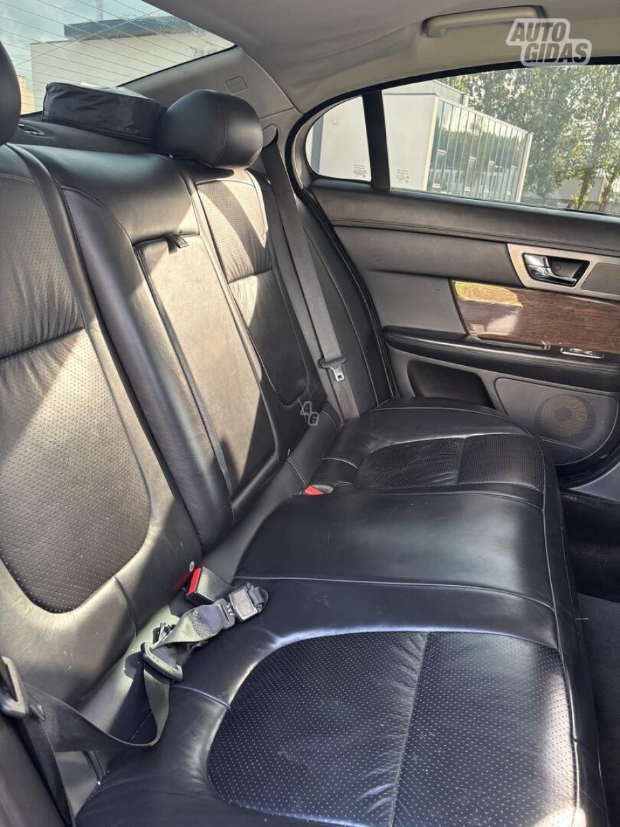 Black Jaguar XF 2008 in Siauliai, with an engine capacity of 2.70 L and mileage of 356 thousand km for 4400 €, photo 12 on AUTOMOTO.COM.LV