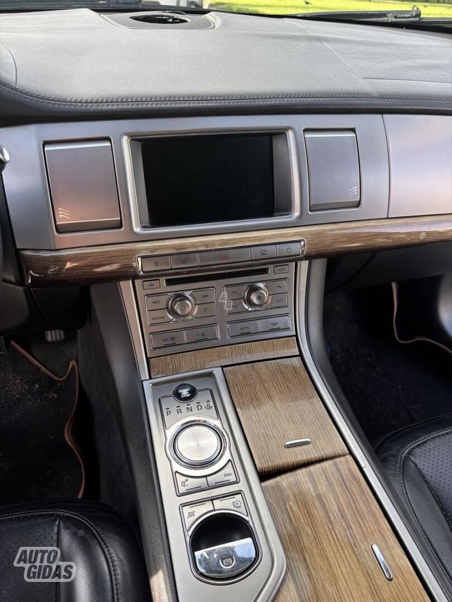 Black Jaguar XF 2008 in Siauliai, with an engine capacity of 2.70 L and mileage of 356 thousand km for 4400 €, photo 14 on AUTOMOTO.COM.LV