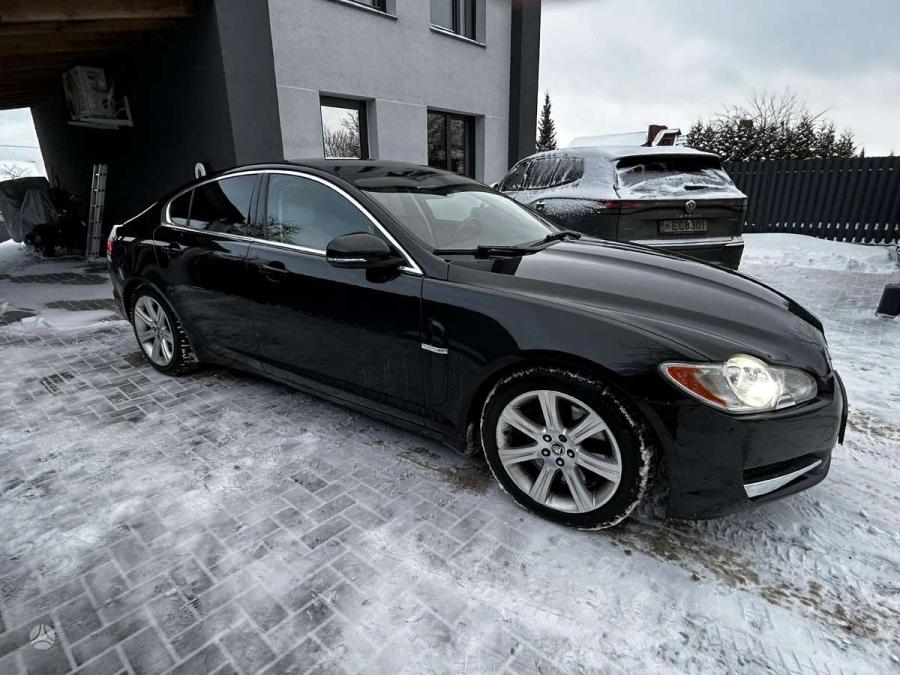 Black Jaguar XF 2009 in Vilnius, with an engine capacity of 3.00 L and mileage of 195 thousand km for 6150 €, photo 2 on AUTOMOTO.COM.LV