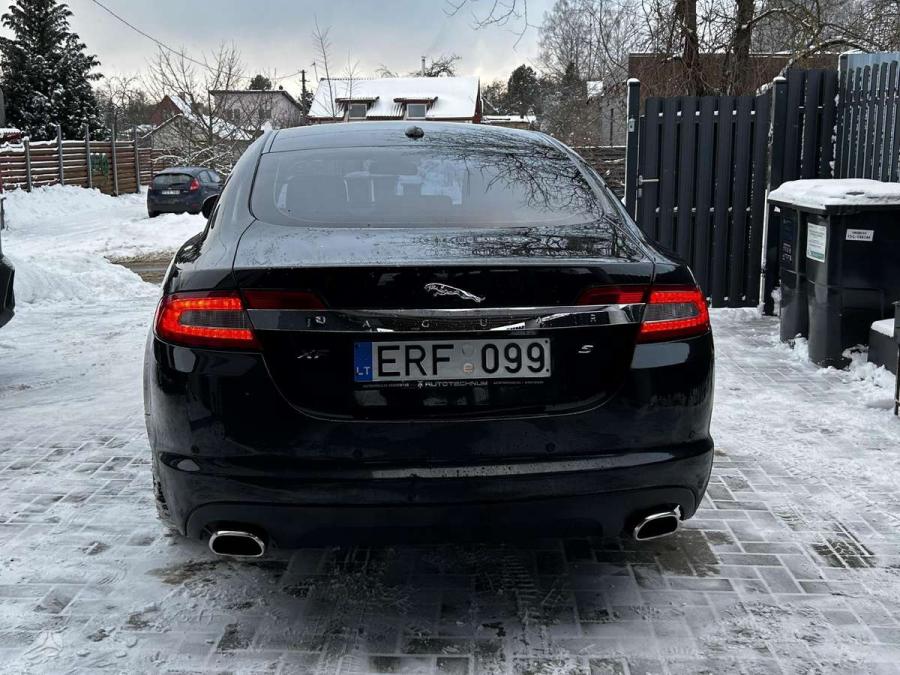 Black Jaguar XF 2009 in Vilnius, with an engine capacity of 3.00 L and mileage of 195 thousand km for 6150 €, photo 3 on AUTOMOTO.COM.LV