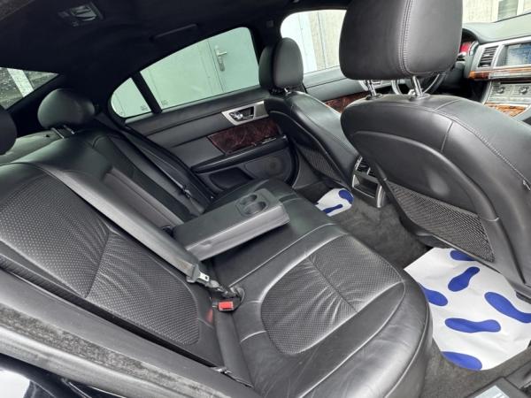 Black Jaguar XF 2009 in Riga, with an engine capacity of 2.70 L and mileage of 147 thousand km for 7100 €, photo 2 on AUTOMOTO.COM.LV