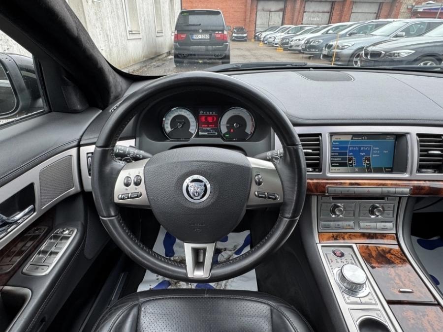 Melns Jaguar XF 2009 Rīga, ar dzinēja tilpumu 2.70 L un nobraukumu 147 tūkst. km par 7100 €, foto 21 vietnē AUTOMOTO.COM.LV