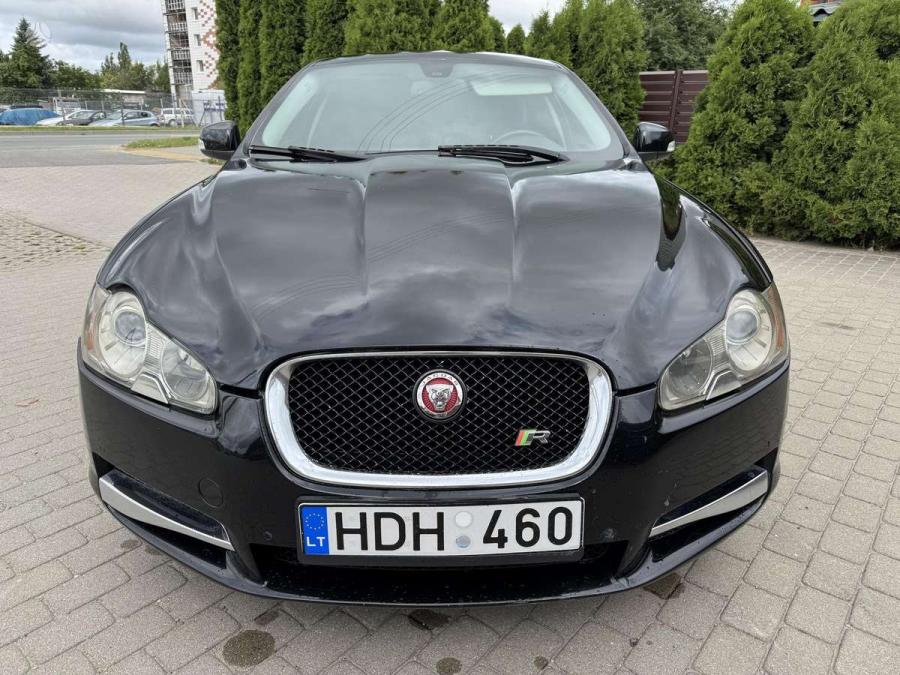 Black Jaguar XF 2009 in Kretinga, with an engine capacity of 2.72 L and mileage of 355 thousand km for 2995 €, photo 4 on AUTOMOTO.COM.LV