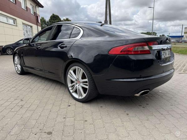 Black Jaguar XF 2009 in Kretinga, with an engine capacity of 2.72 L and mileage of 355 thousand km for 2995 €, photo 6 on AUTOMOTO.COM.LV