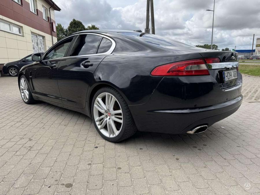 Black Jaguar XF 2009 in Kretinga, with an engine capacity of 2.72 L and mileage of 355 thousand km for 2995 €, photo 7 on AUTOMOTO.COM.LV