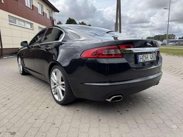 Black Jaguar XF 2009 in Kretinga, with an engine capacity of 2.72 L and mileage of 355 thousand km for 2995 €, photo 7 on AUTOMOTO.COM.LV