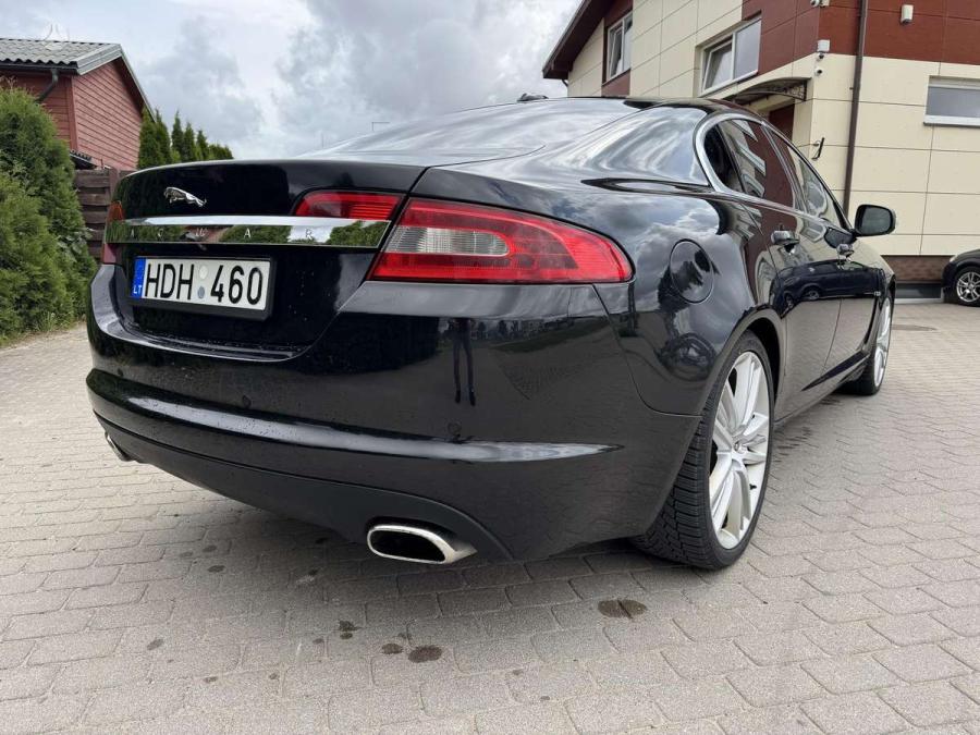 Black Jaguar XF 2009 in Kretinga, with an engine capacity of 2.72 L and mileage of 355 thousand km for 2995 €, photo 10 on AUTOMOTO.COM.LV