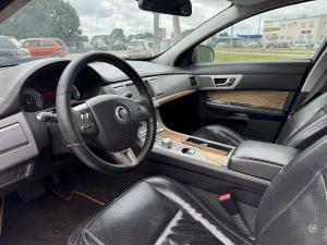 Black Jaguar XF 2009 in Kretinga, with an engine capacity of 2.72 L and mileage of 355 thousand km for 2995 €, photo 16 on AUTOMOTO.COM.LV