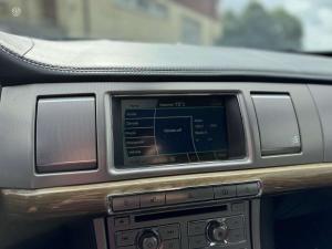 Black Jaguar XF 2009 in Kretinga, with an engine capacity of 2.72 L and mileage of 355 thousand km for 2995 €, photo 21 on AUTOMOTO.COM.LV