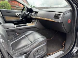 Black Jaguar XF 2009 in Kretinga, with an engine capacity of 2.72 L and mileage of 355 thousand km for 2995 €, photo 24 on AUTOMOTO.COM.LV
