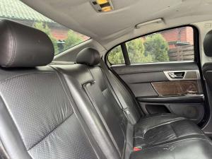 Black Jaguar XF 2009 in Kretinga, with an engine capacity of 2.72 L and mileage of 355 thousand km for 2995 €, photo 29 on AUTOMOTO.COM.LV
