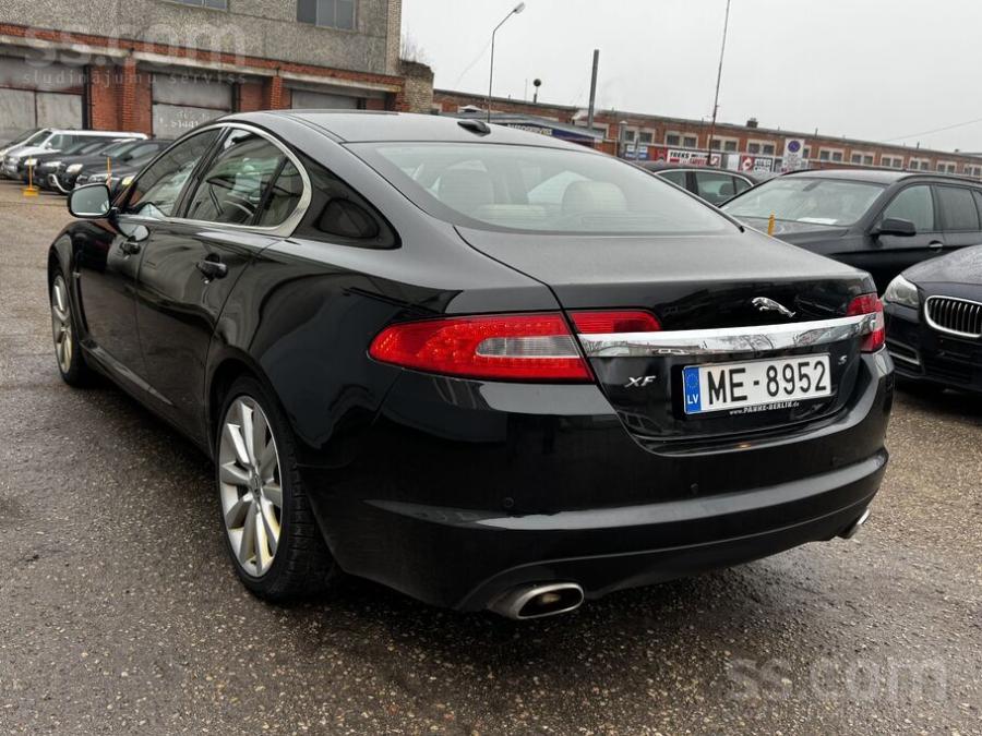 Melns Jaguar XF 2010 Daugavpils, ar dzinēja tilpumu 3.00 L un nobraukumu 0 tūkst. km par 6200 €, foto 4 vietnē AUTOMOTO.COM.LV