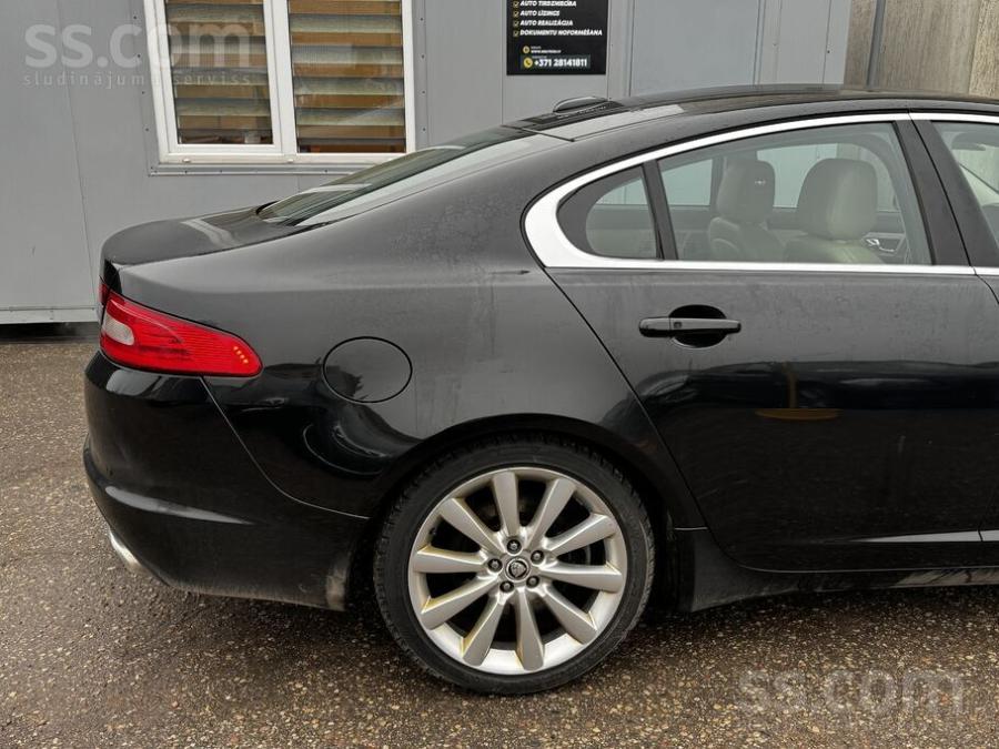 Melns Jaguar XF 2010 Daugavpils, ar dzinēja tilpumu 3.00 L un nobraukumu 0 tūkst. km par 6200 €, foto 8 vietnē AUTOMOTO.COM.LV