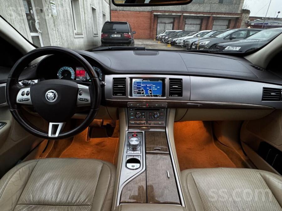 Melns Jaguar XF 2010 Daugavpils, ar dzinēja tilpumu 3.00 L un nobraukumu 0 tūkst. km par 6200 €, foto 16 vietnē AUTOMOTO.COM.LV