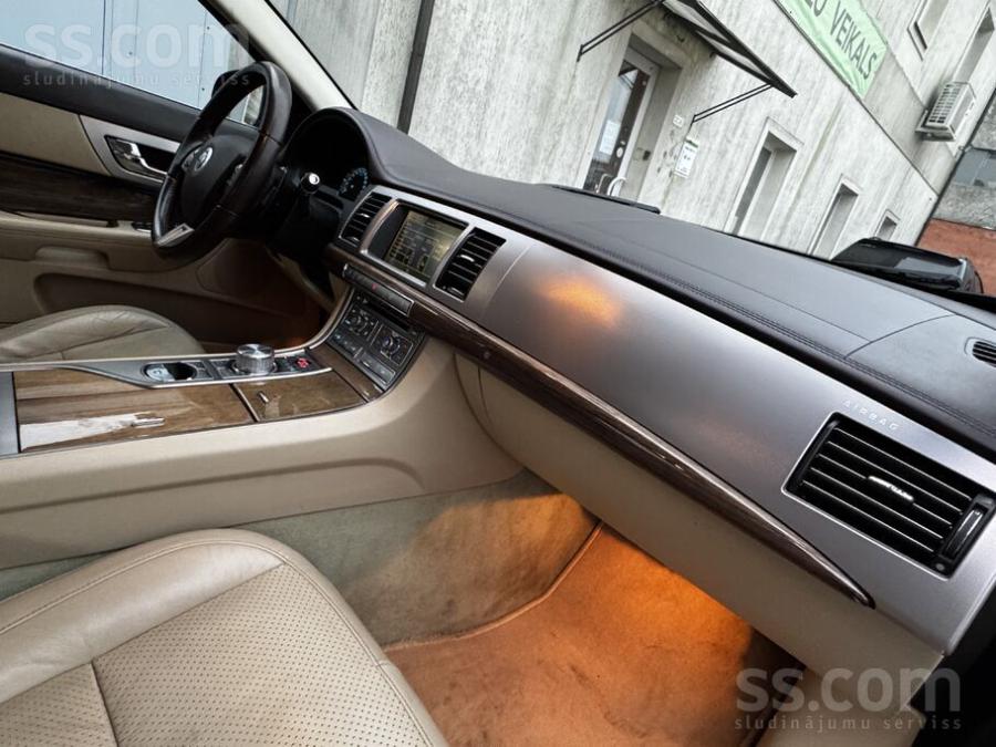 Melns Jaguar XF 2010 Daugavpils, ar dzinēja tilpumu 3.00 L un nobraukumu 0 tūkst. km par 6200 €, foto 17 vietnē AUTOMOTO.COM.LV