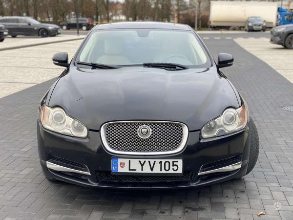 Black Jaguar XF 2010 in Siauliai, with an engine capacity of 3.00 L and mileage of 330 thousand km for 5300 €, photo 2 on AUTOMOTO.COM.LV
