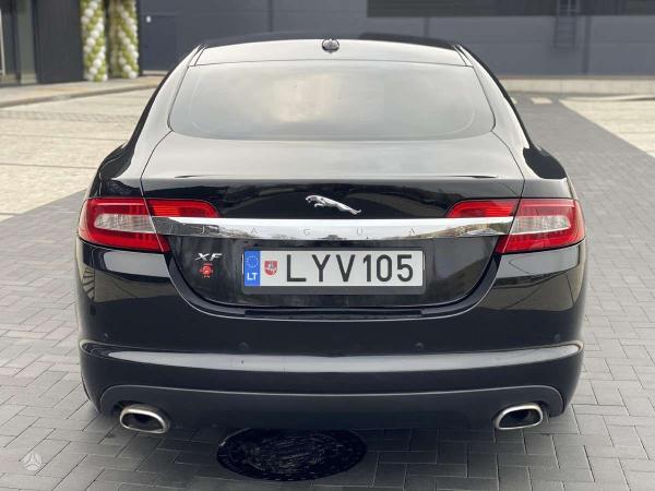 Black Jaguar XF 2010 in Siauliai, with an engine capacity of 3.00 L and mileage of 330 thousand km for 5300 €, photo 6 on AUTOMOTO.COM.LV