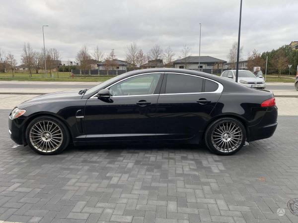 Black Jaguar XF 2010 in Siauliai, with an engine capacity of 3.00 L and mileage of 330 thousand km for 5300 €, photo 8 on AUTOMOTO.COM.LV