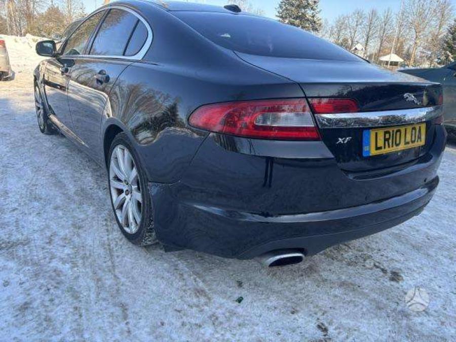 Black Jaguar XF 2010 in Vilnius, with an engine capacity of 2.99 L and mileage of 92 thousand km for 2800 €, photo 4 on AUTOMOTO.COM.LV