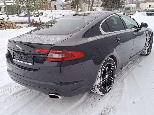 Black Jaguar XF 2010 in Ukmerge, with an engine capacity of 3.00 L and mileage of 310 thousand km for 4000 €, photo 4 on AUTOMOTO.COM.LV