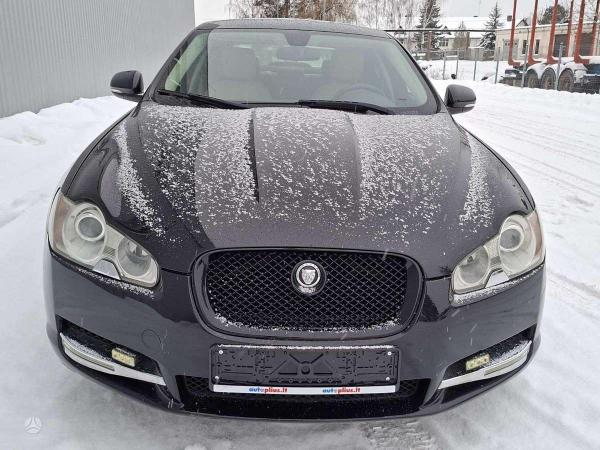 Black Jaguar XF 2010 in Ukmerge, with an engine capacity of 3.00 L and mileage of 310 thousand km for 4000 €, photo 5 on AUTOMOTO.COM.LV