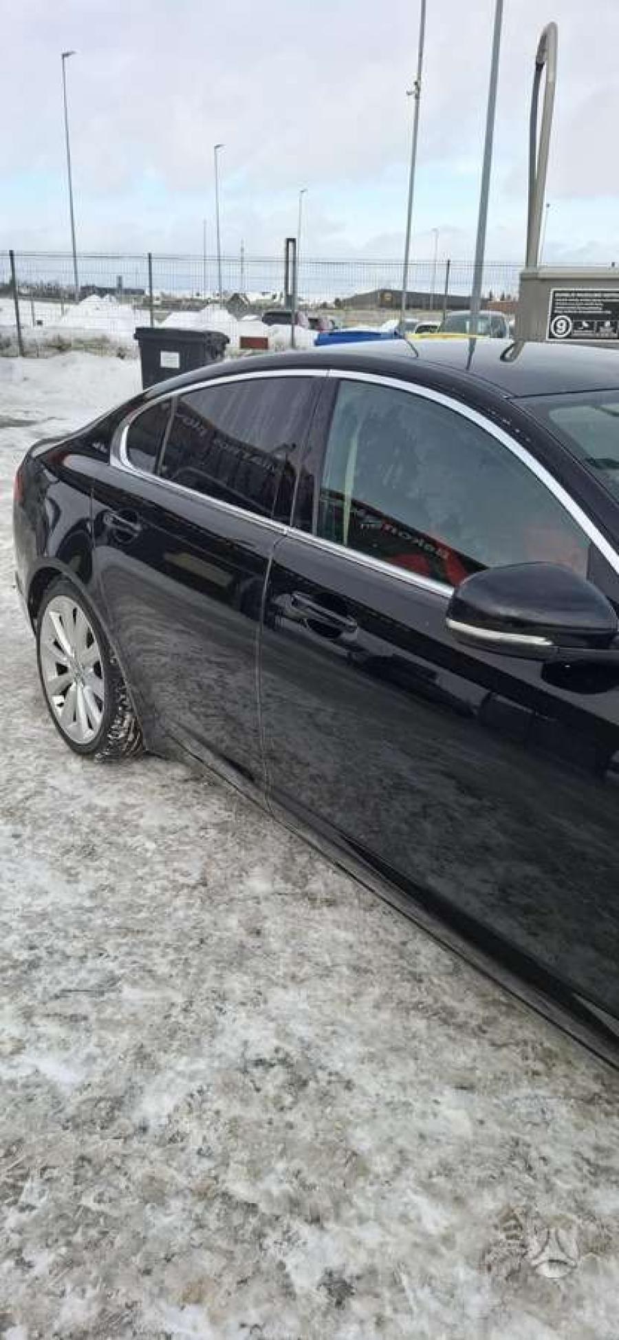 Black Jaguar XF 2010 in Kaunas, with an engine capacity of 2.99 L and mileage of 183 thousand km for 4999 €, photo 2 on AUTOMOTO.COM.LV