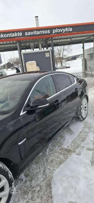 Black Jaguar XF 2010 in Kaunas, with an engine capacity of 2.99 L and mileage of 183 thousand km for 4999 €, photo 6 on AUTOMOTO.COM.LV