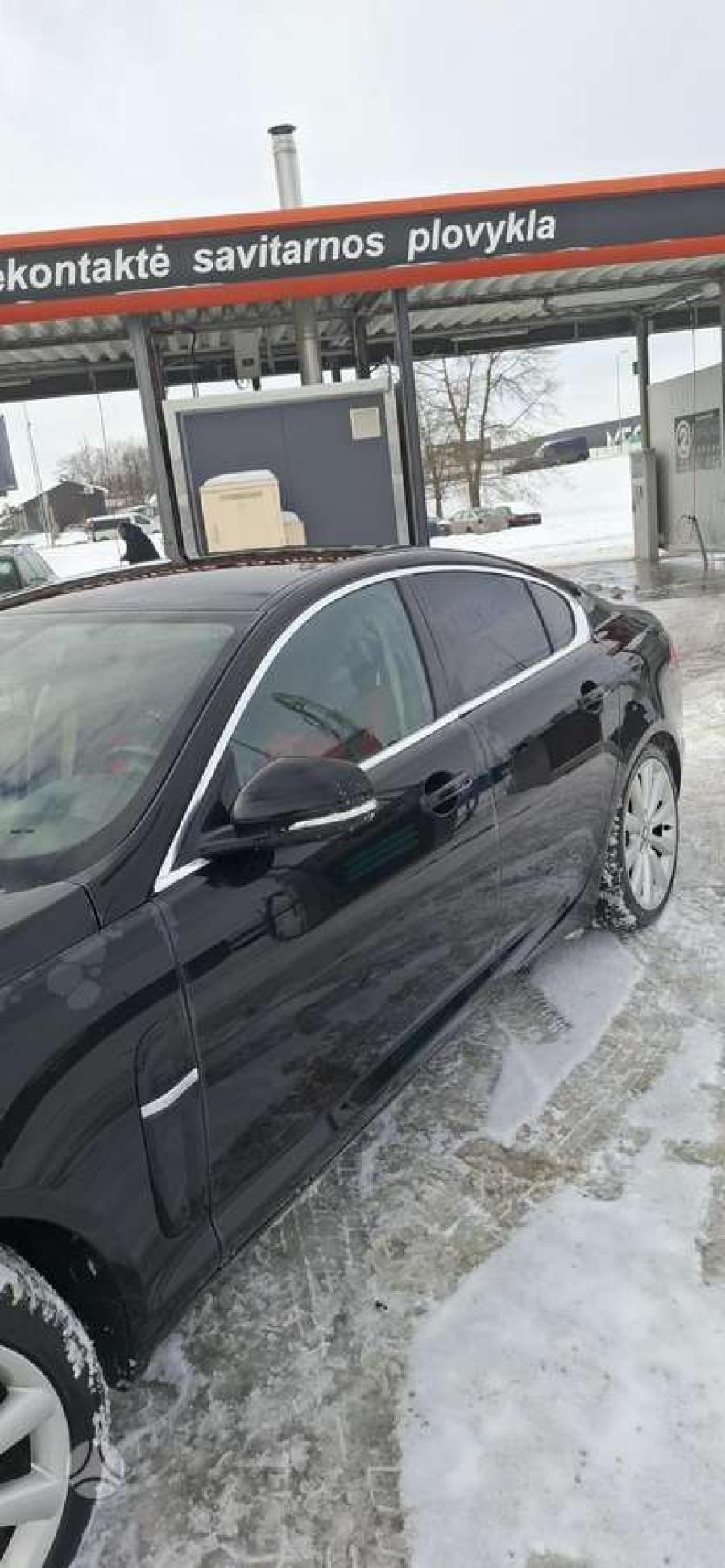 Black Jaguar XF 2010 in Kaunas, with an engine capacity of 2.99 L and mileage of 183 thousand km for 4999 €, photo 6 on AUTOMOTO.COM.LV