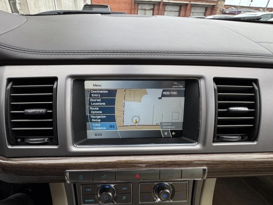 Melns Jaguar XF 2010 Rīga, ar dzinēja tilpumu 3.00 L un nobraukumu 230 tūkst. km par 7200 €, foto 15 vietnē AUTOMOTO.COM.LV