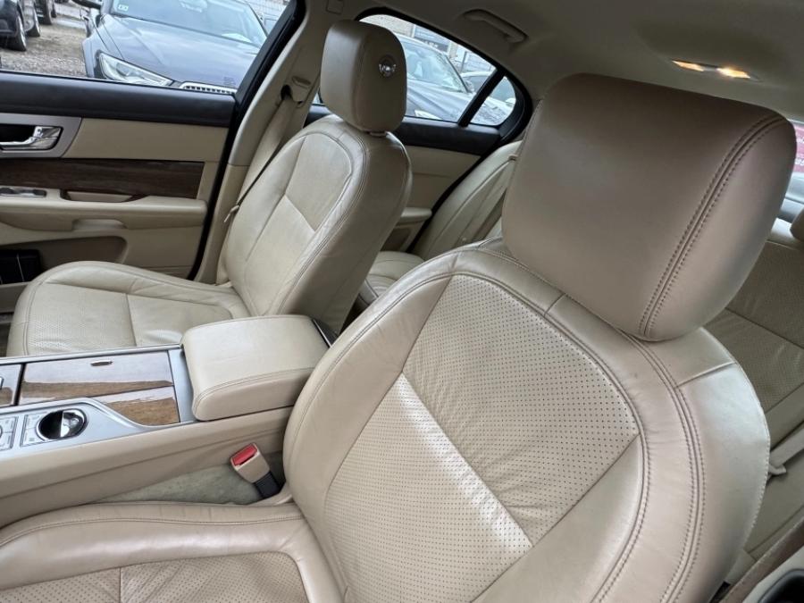 Melns Jaguar XF 2010 Rīga, ar dzinēja tilpumu 3.00 L un nobraukumu 230 tūkst. km par 7200 €, foto 23 vietnē AUTOMOTO.COM.LV