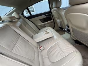 Melns Jaguar XF 2010 Rīga, ar dzinēja tilpumu 3.00 L un nobraukumu 230 tūkst. km par 7200 €, foto 29 vietnē AUTOMOTO.COM.LV