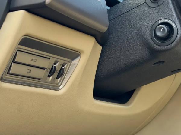 Black Jaguar XF 2010 in Daugavpils, with an engine capacity of 3.00 L and mileage of 244 thousand km for 5800 €, photo 6 on AUTOMOTO.COM.LV