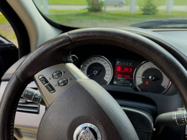 Black Jaguar XF 2010 in Daugavpils, with an engine capacity of 3.00 L and mileage of 244 thousand km for 5800 €, photo 7 on AUTOMOTO.COM.LV