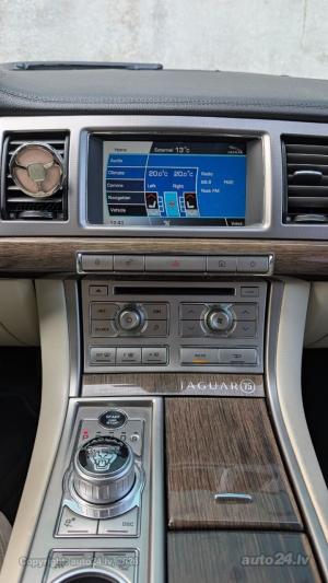 Black Jaguar XF 2010 in Tallinn, with an engine capacity of 3.00 L and mileage of 223 thousand km for 6400 €, photo 10 on AUTOMOTO.COM.LV