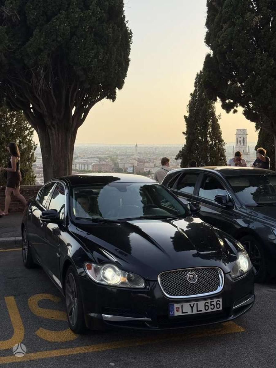 Black Jaguar XF 2010 in Vilnius, with an engine capacity of 2.99 L and mileage of 290 thousand km for 5000 €, photo 7 on AUTOMOTO.COM.LV