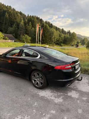Black Jaguar XF 2010 in Vilnius, with an engine capacity of 2.99 L and mileage of 290 thousand km for 5000 €, photo 10 on AUTOMOTO.COM.LV