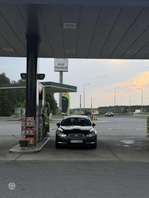 Black Jaguar XF 2010 in Vilnius, with an engine capacity of 2.99 L and mileage of 290 thousand km for 5000 €, photo 12 on AUTOMOTO.COM.LV