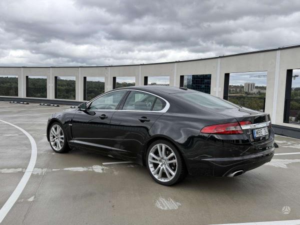 Melns Jaguar XF 2010 Viļņa, ar dzinēja tilpumu 2.99 L un nobraukumu 270 tūkst. km par 3650 €, foto 2 vietnē AUTOMOTO.COM.LV
