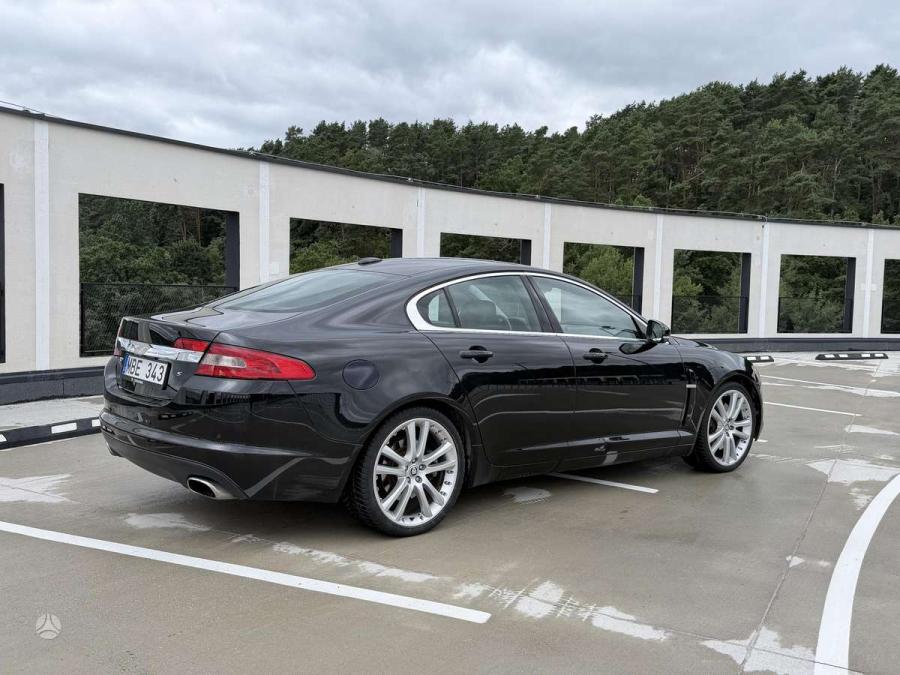 Black Jaguar XF 2010 in Vilnius, with an engine capacity of 2.99 L and mileage of 270 thousand km for 3650 €, photo 5 on AUTOMOTO.COM.LV