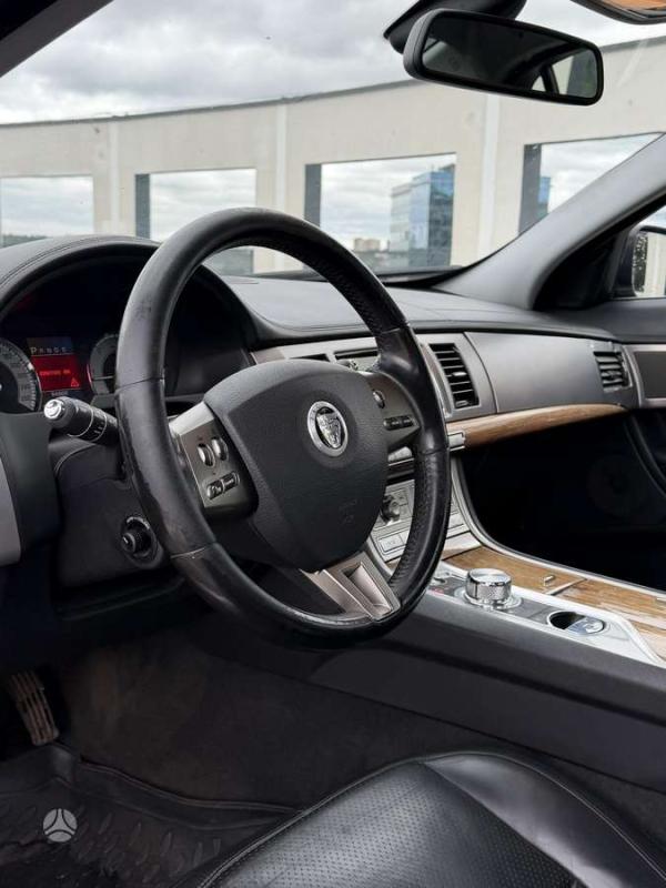 Melns Jaguar XF 2010 Viļņa, ar dzinēja tilpumu 2.99 L un nobraukumu 270 tūkst. km par 3650 €, foto 5 vietnē AUTOMOTO.COM.LV