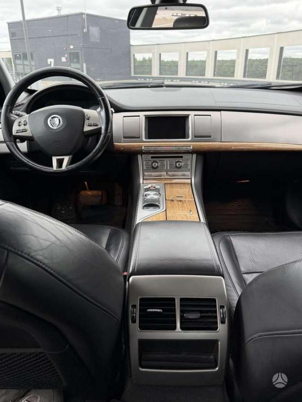 Melns Jaguar XF 2010 Viļņa, ar dzinēja tilpumu 2.99 L un nobraukumu 270 tūkst. km par 3650 €, foto 7 vietnē AUTOMOTO.COM.LV