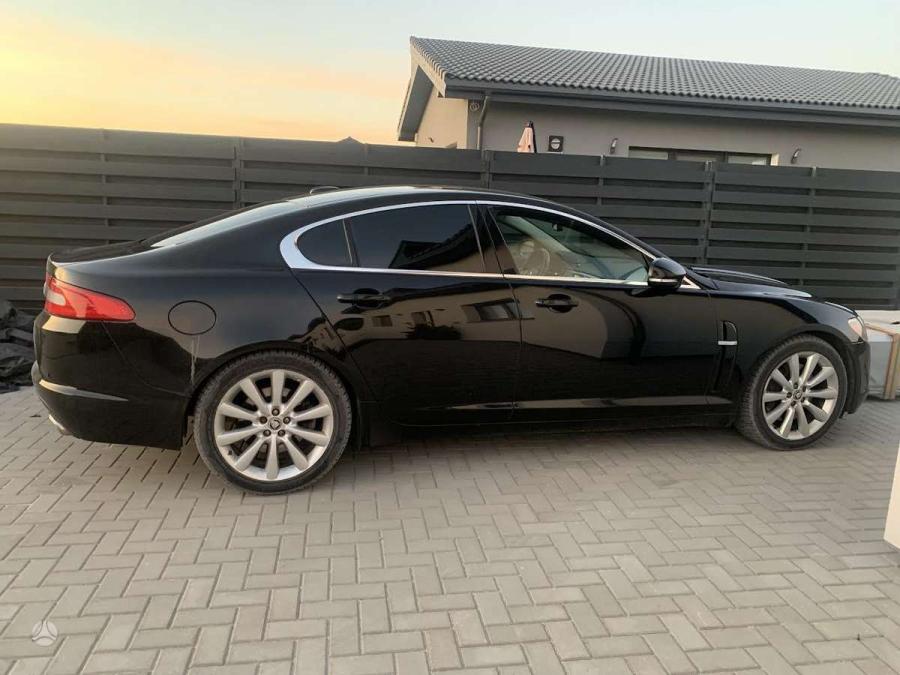Melns Jaguar XF 2010 Naujoji Akmenė, ar dzinēja tilpumu 2.99 L un nobraukumu 283 tūkst. km par 4700 €, foto 1 vietnē AUTOMOTO.COM.LV