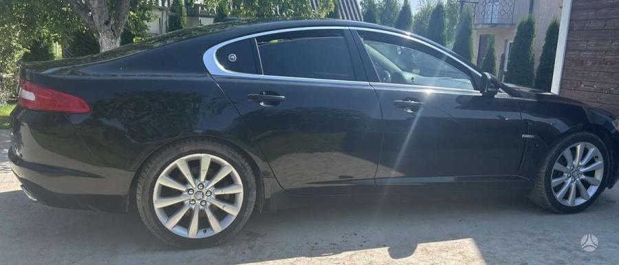 Melns Jaguar XF 2010 Naujoji Akmenė, ar dzinēja tilpumu 2.99 L un nobraukumu 283 tūkst. km par 4700 €, foto 5 vietnē AUTOMOTO.COM.LV