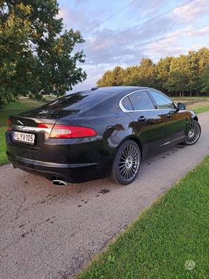 Black Jaguar XF 2010 in Pasvalys, with an engine capacity of 2.99 L and mileage of 360 thousand km for 2999 €, photo 4 on AUTOMOTO.COM.LV