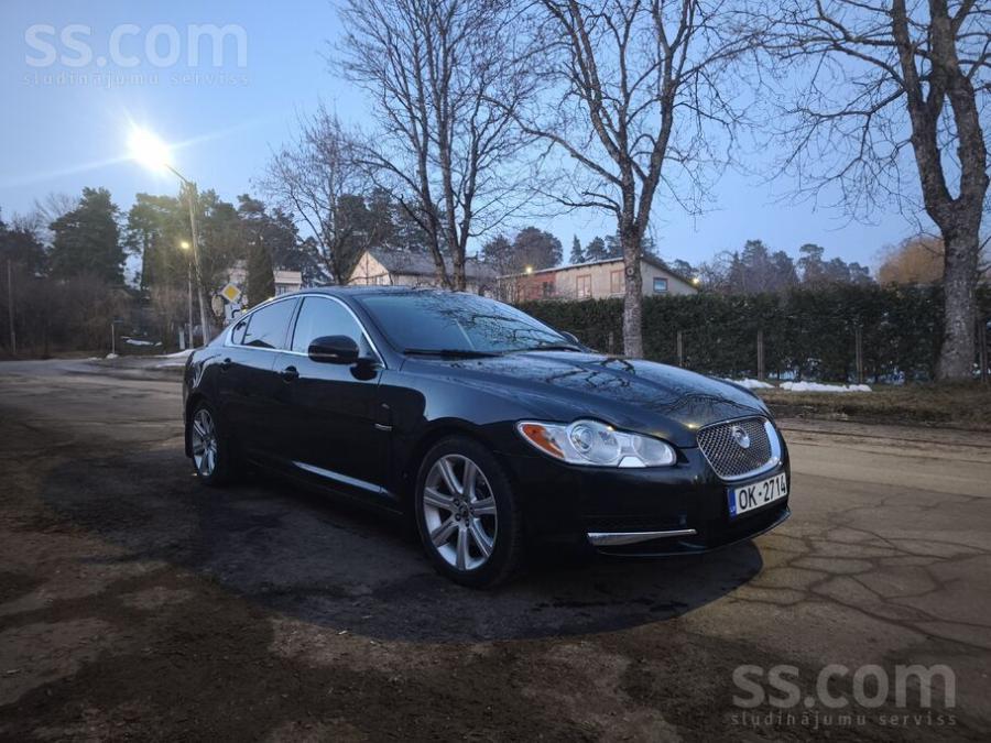 Black Jaguar XF 2011 in Ogre, with an engine capacity of 3.00 L and mileage of 360 thousand km for 6290 €, photo 5 on AUTOMOTO.COM.LV