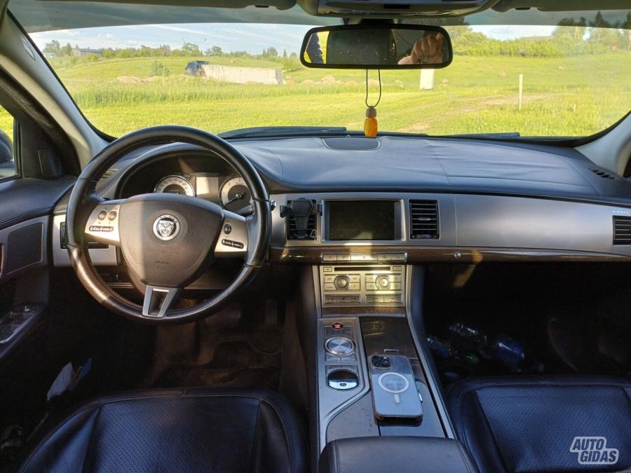 Melns Jaguar XF 2011 Kaišiadorys, ar dzinēja tilpumu 3.00 L un nobraukumu 365 tūkst. km par 4500 €, foto 26 vietnē AUTOMOTO.COM.LV