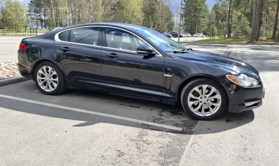 Black Jaguar XF 2011 in Daugavpils, with an engine capacity of 3.00 L and mileage of 197 thousand km for 6100 €, photo 3 on AUTOMOTO.COM.LV