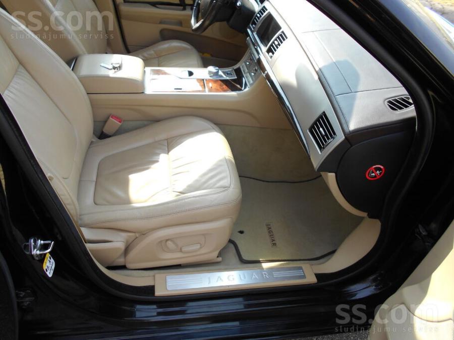 Black Jaguar XF 2011 in Daugavpils, with an engine capacity of 3.00 L and mileage of 197 thousand km for 6100 €, photo 12 on AUTOMOTO.COM.LV