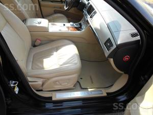 Black Jaguar XF 2011 in Daugavpils, with an engine capacity of 3.00 L and mileage of 197 thousand km for 6000 €, photo 12 on AUTOMOTO.COM.LV
