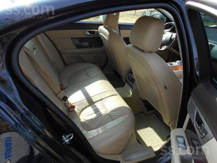 Black Jaguar XF 2011 in Daugavpils, with an engine capacity of 3.00 L and mileage of 183 thousand km for 7700 €, photo 9 on AUTOMOTO.COM.LV